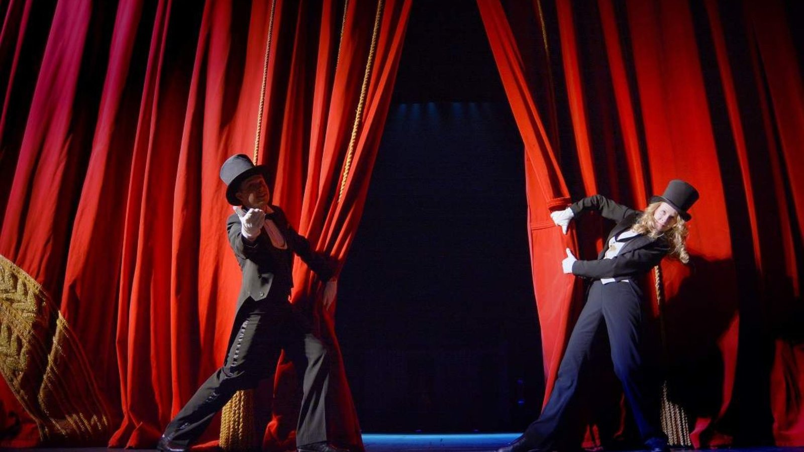 How to Stage a Memorable Theatrical Production - What is Swinging